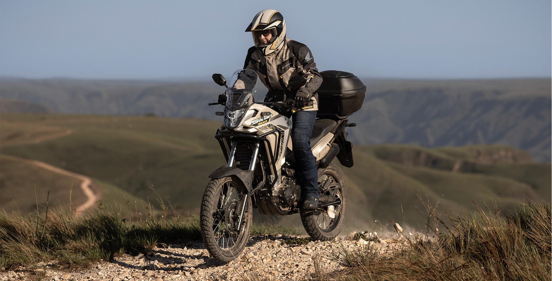 Honda Sahara Adventure 2024: a nova versão da clássica moto trail da Honda!