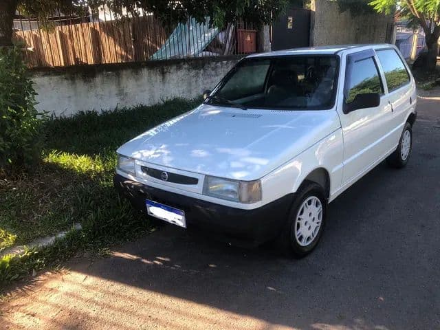 Fiat Uno Mille Fire 2004: simplicidade e eficiência!