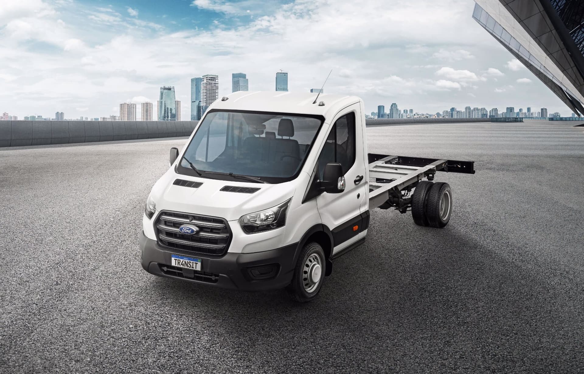 Ford Transit 470 CL 2024: robusta para grandes desafios!