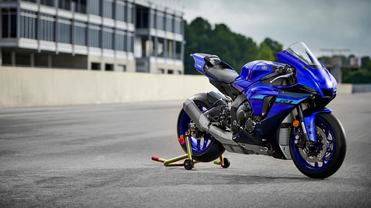 Yamaha R1 2024: o último ronco de uma lenda nas ruas!